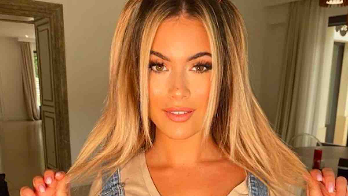 Carla Moreau Métamorphosée En Blonde Platine Elle Fait Sensation
